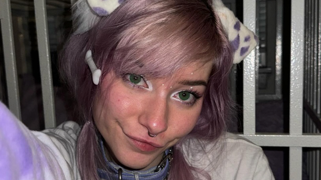 'Meow', joven que se identifica como canino y vive en una jaula - Magnopost