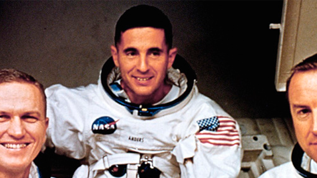 Fallece William Anders, astronauta del Apolo 8 conocido por la foto ...