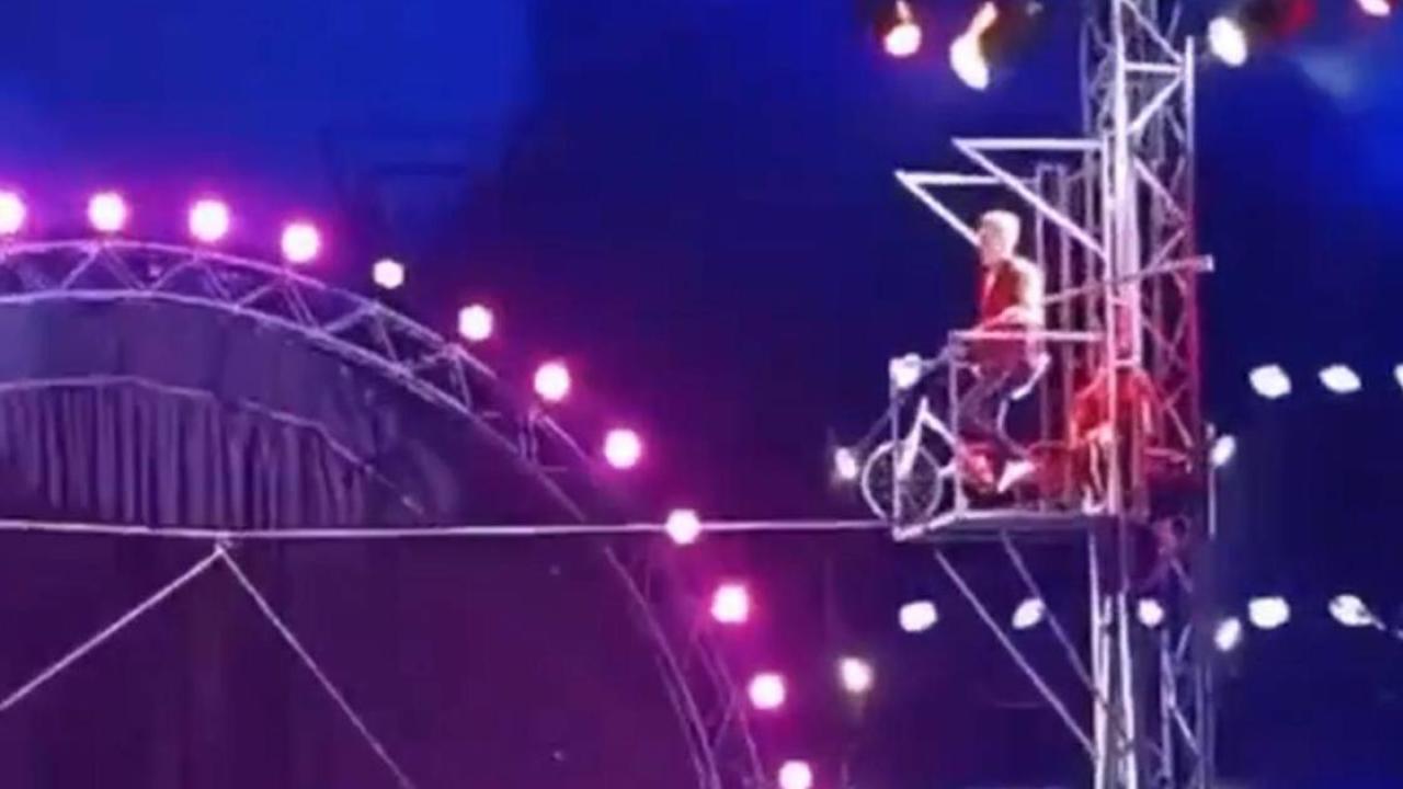 Acróbata colombiano fallece tras caer de la cuerda floja en el circo ...