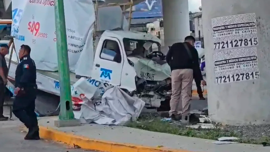 Fallece Conductor De Camioneta Publicitaria Tras Colisión Con Base De