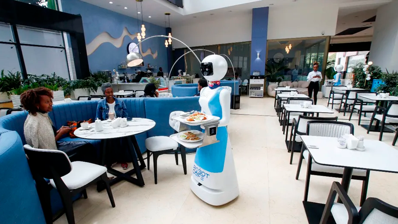 Un restaurante en Nairobi llamado Robot Café ofrece una experiencia ...