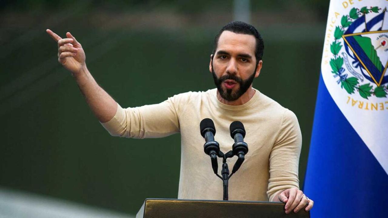 Nayib Bukele hace pregunta a Grok y la IA menciona a Claudia Sheinbaum ...