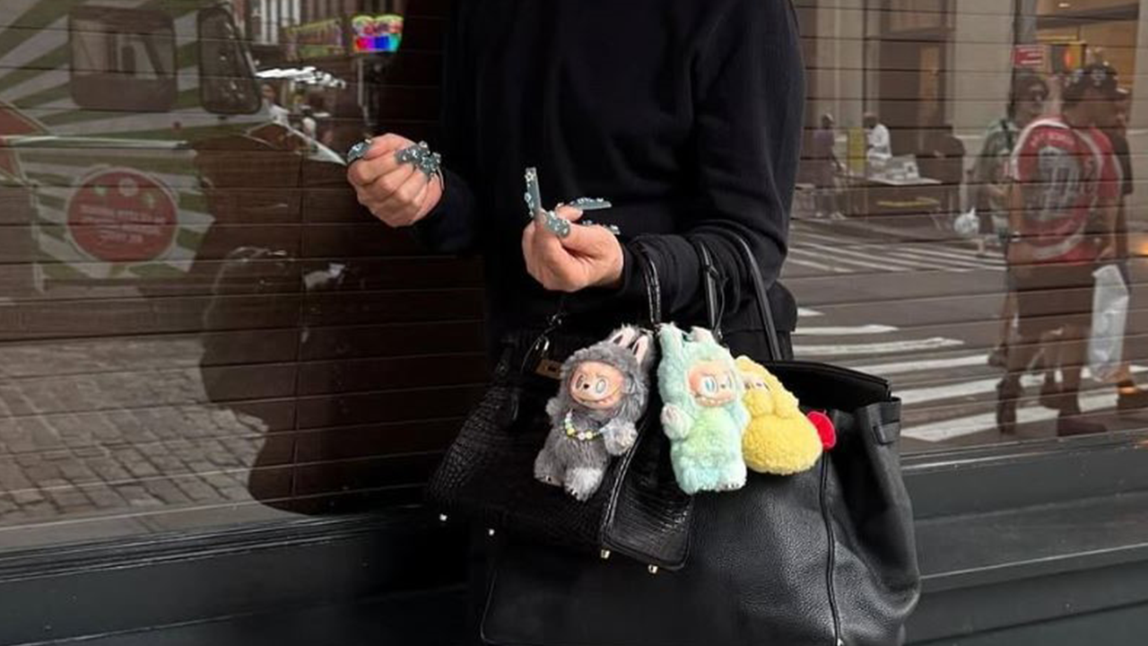 Marc Jacobs tiene muchos bolsos de lujo, pero su Birkin de Hermès con ...