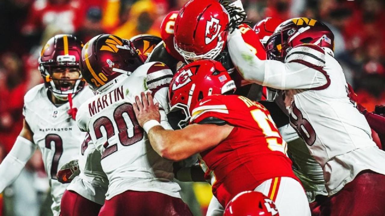 Patrick Mahomes guía a los Chiefs a una sólida victoria 28-7 sobre ...